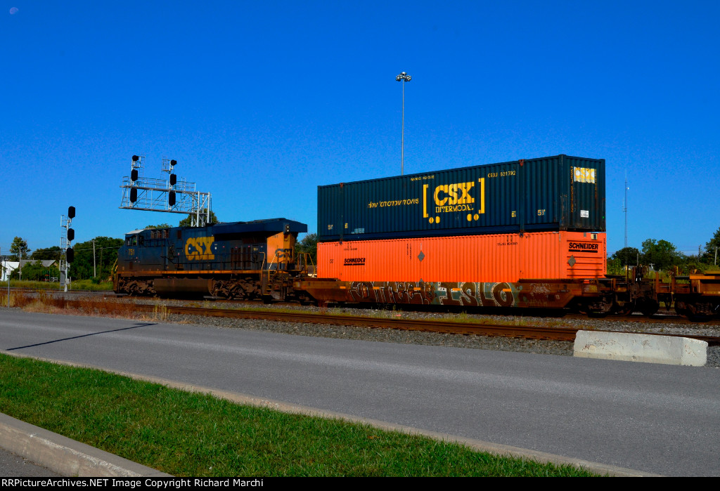 CSX 751